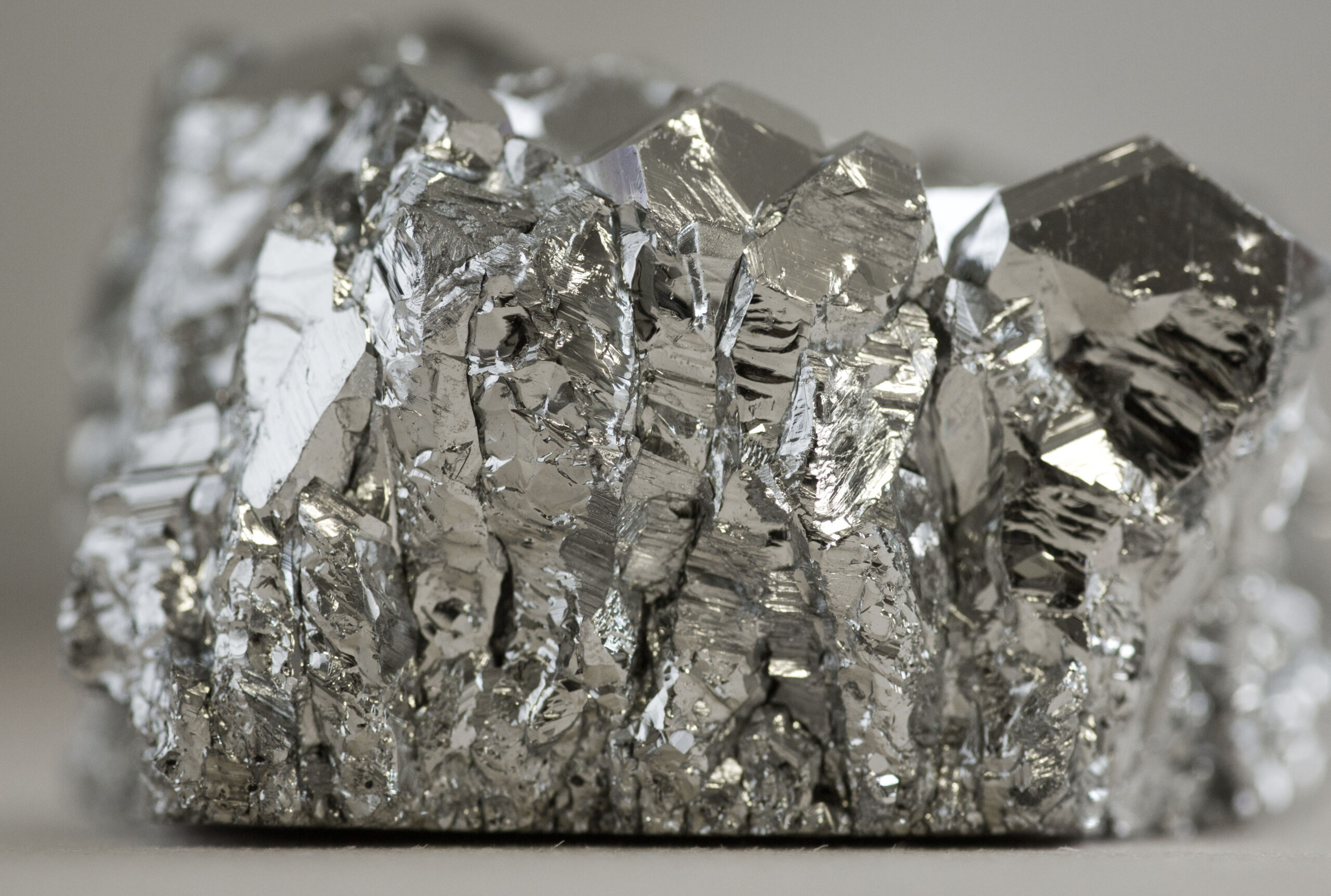 Antimon: Chinas Exportbeschränkungen treiben Preise auf Rekordhoch ...